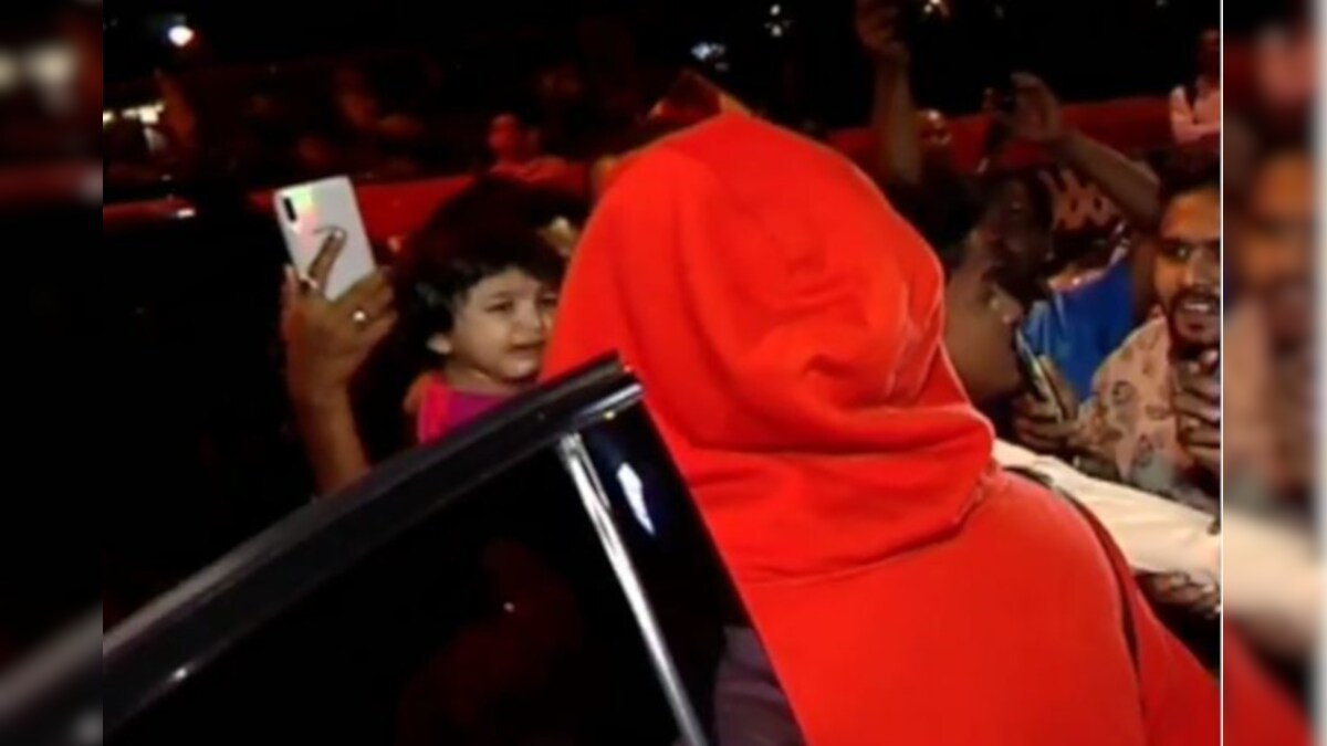 a-kid-starts-crying-after-seeing-ranveer-singh-dress-watch-viral-video ...
