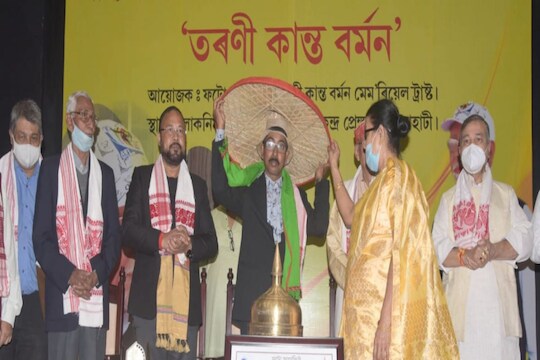 tarani kanta barman award 2022 awarded to cartoonist pradip nath of the assam tribune group ...