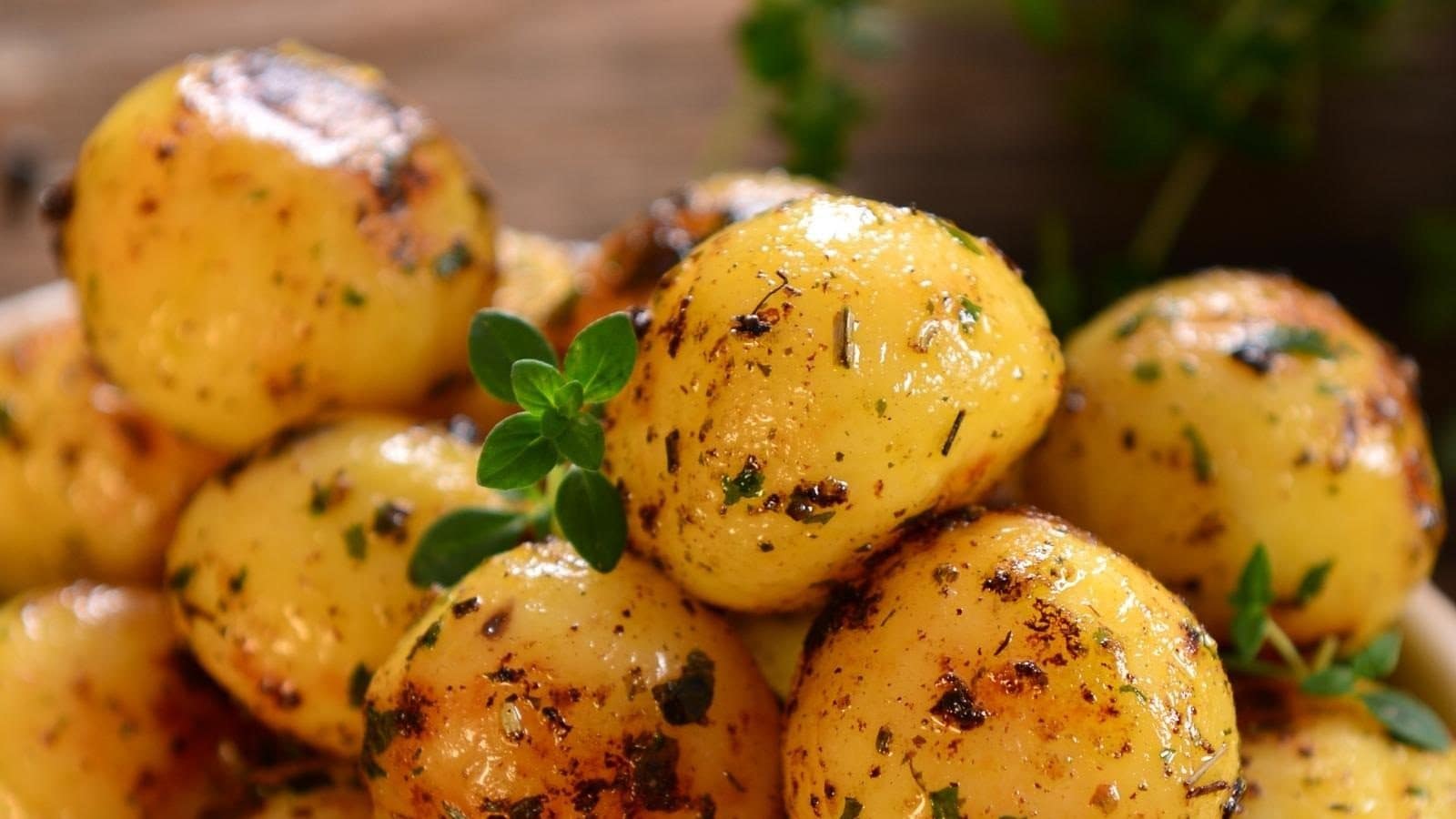 'Potato: 'আলু' নহ'লে নচলে... কিন্তু 'আলু' ভাৰতলৈ কেতিয়া আহিছিল জানেনে ...
