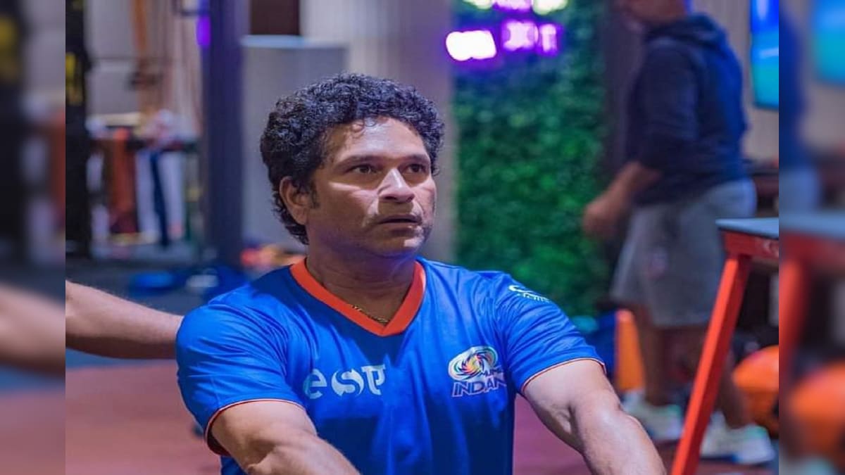 Sachin Tendulkar hits gym in Mumbai Indians team hotel and motivates ...