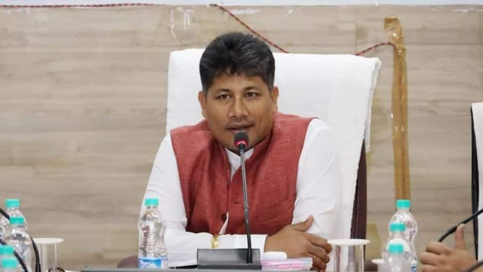 Minister Pijush Hazarika: ভঙা মথাউৰিৰ খবৰ দিবলৈ হোৱাটছএপ নম্বৰ দিছে ...