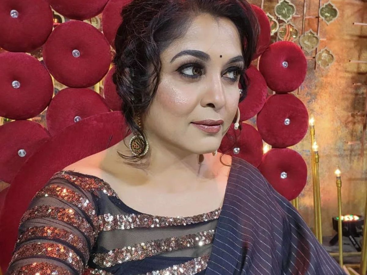 Ramya Krishnan Photos: অনুৰাগীৰ চকুত চমক দি কি ৰূপত ওলাল বাহুবলীৰ ''মা ...
