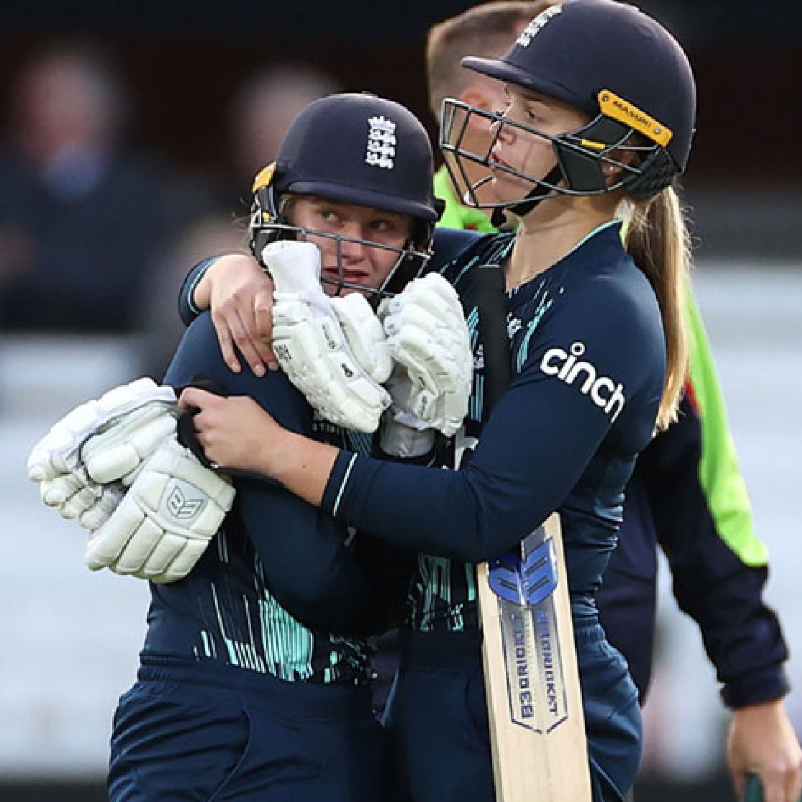 england cricketer Charlie Dean is beauty queen, মানকাডিং আউট কৰি ...