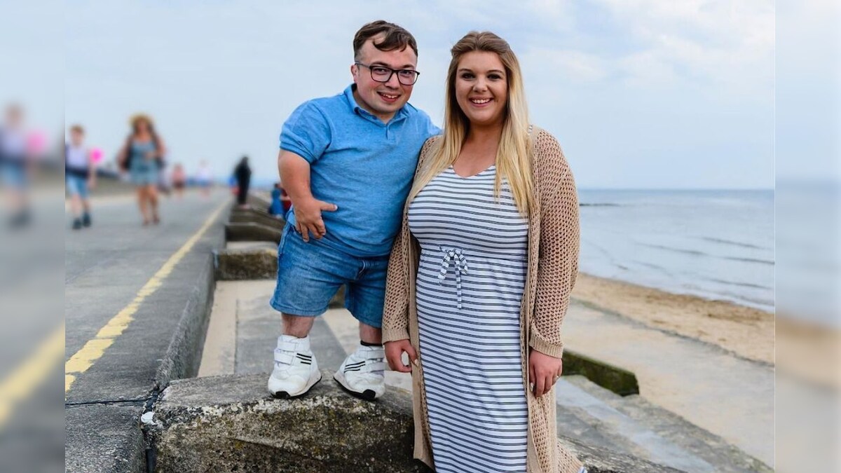 Photos: ৩ ফুটৰ স্বামী, ৫ ফুটৰ পত্নী! অনন্য দম্পতীৰ নাম গিনিজ ৱৰ্ল্ড ...