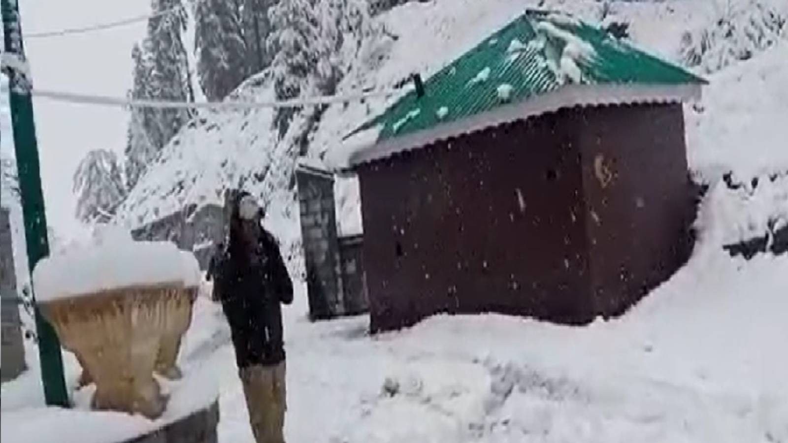 snowfall turns distrcits of jammu and kashmir pearl white তুষাৰপাতৰ ...