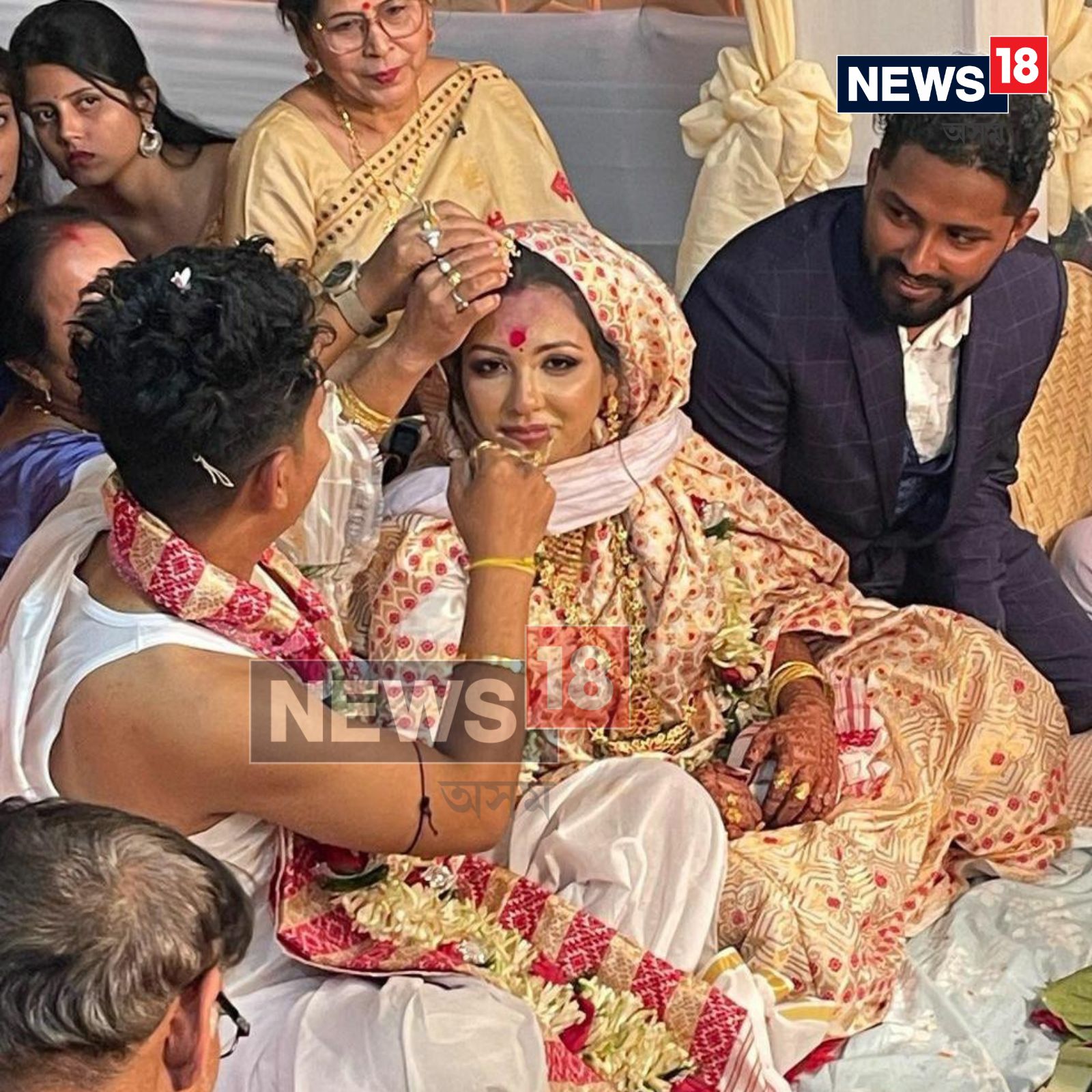 Achurjya Borpatra Wedding | সাত জনমৰ বাবে একেলগে থকাৰ পণ! বিবাহপাশত আবদ্ধ হ’ল জনপ্ৰিয় ...