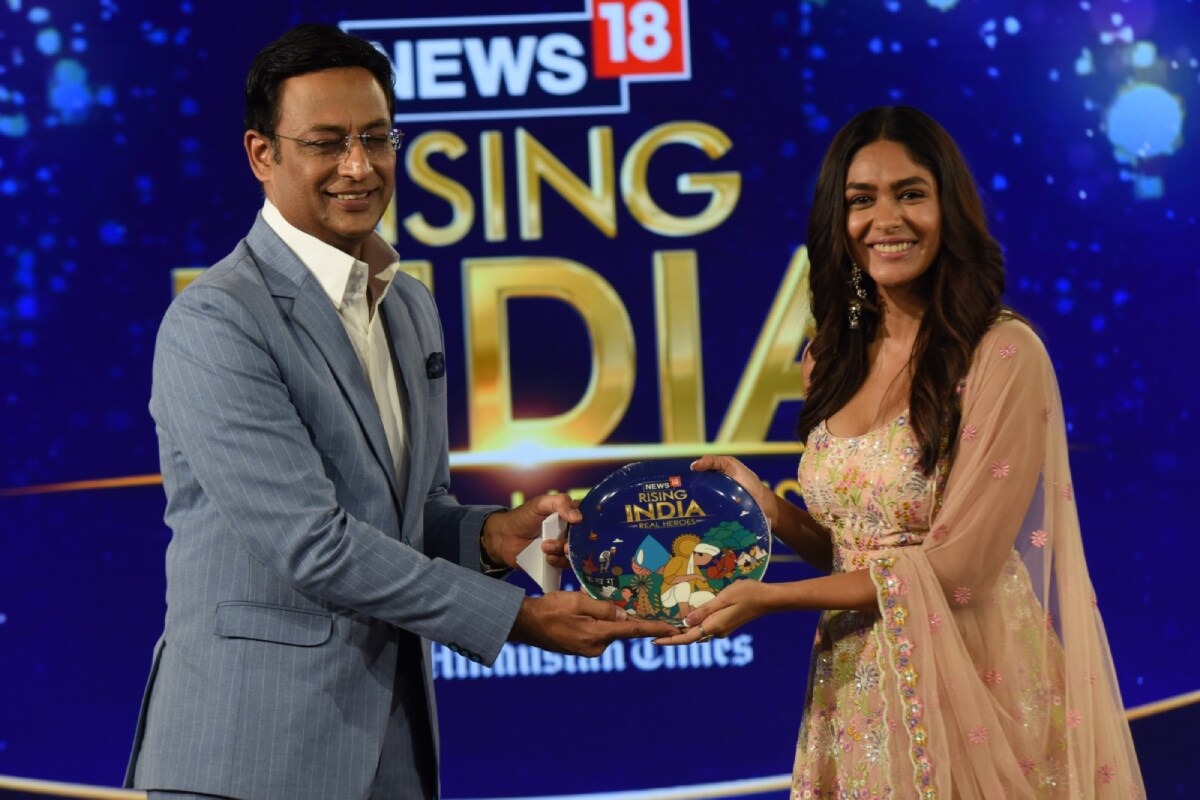 Rising India Summit 2023: ম্ৰুনালে কান্দোনৰ এখন ফটো কিয় পোষ্ট কৰিছিল ...