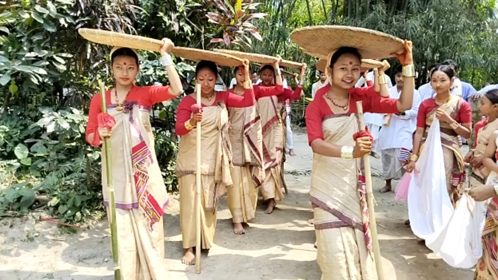 Assam traditional kola burhi dance– News18 assam