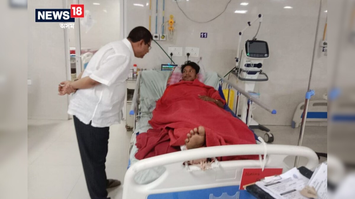 Barakshetri MLA Diganta Barman enquires about injuries in Jalukbari accident-জালুকবাৰীৰ পথ ...