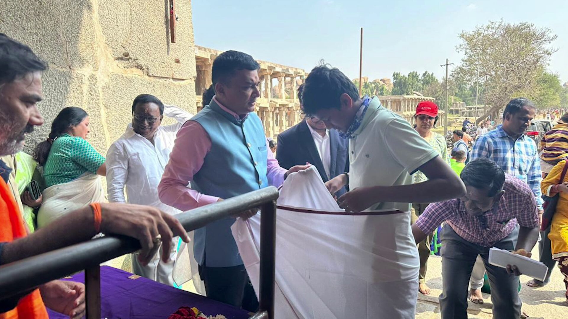 Dress Code: এতিয়াৰে পৰা ভক্তসকলে মন্দিৰলৈ পিন্ধি যাব নোৱাৰিব বাৰ্মুডা ...