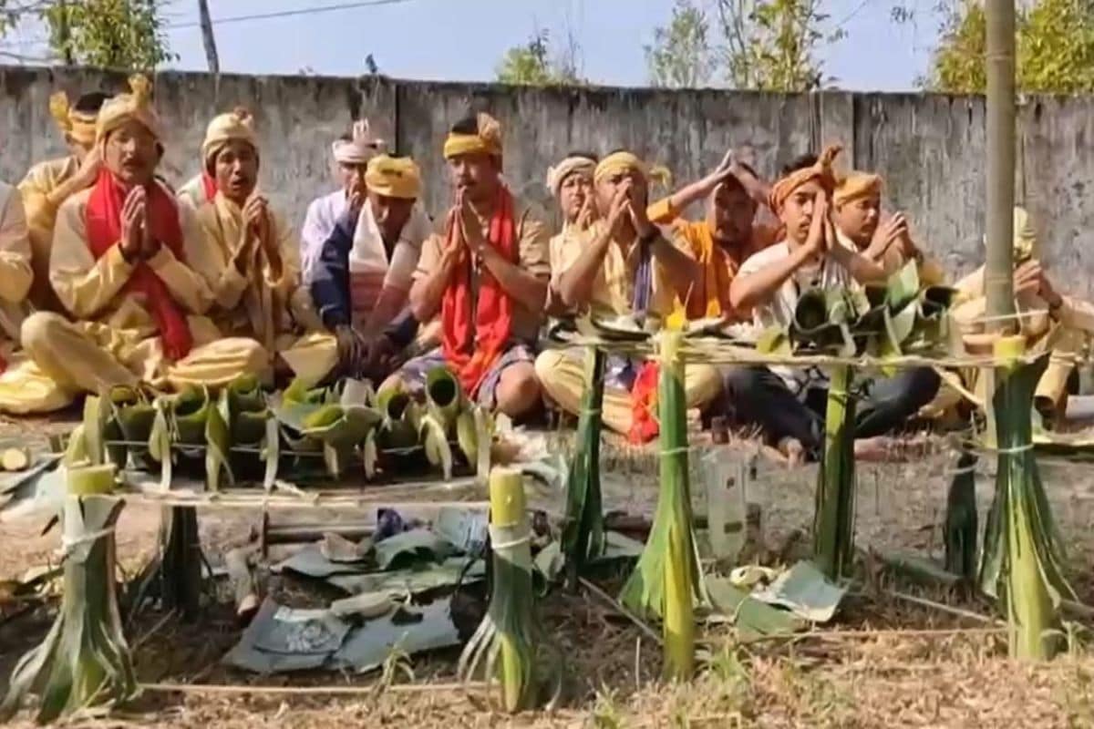 Me-Dam-Me-Phi: আজি পবিত্ৰ মে-ডাম-মে-ফী; নিজৰ পুলিন-পুথাওসকলক স্মৰণ কৰি ...