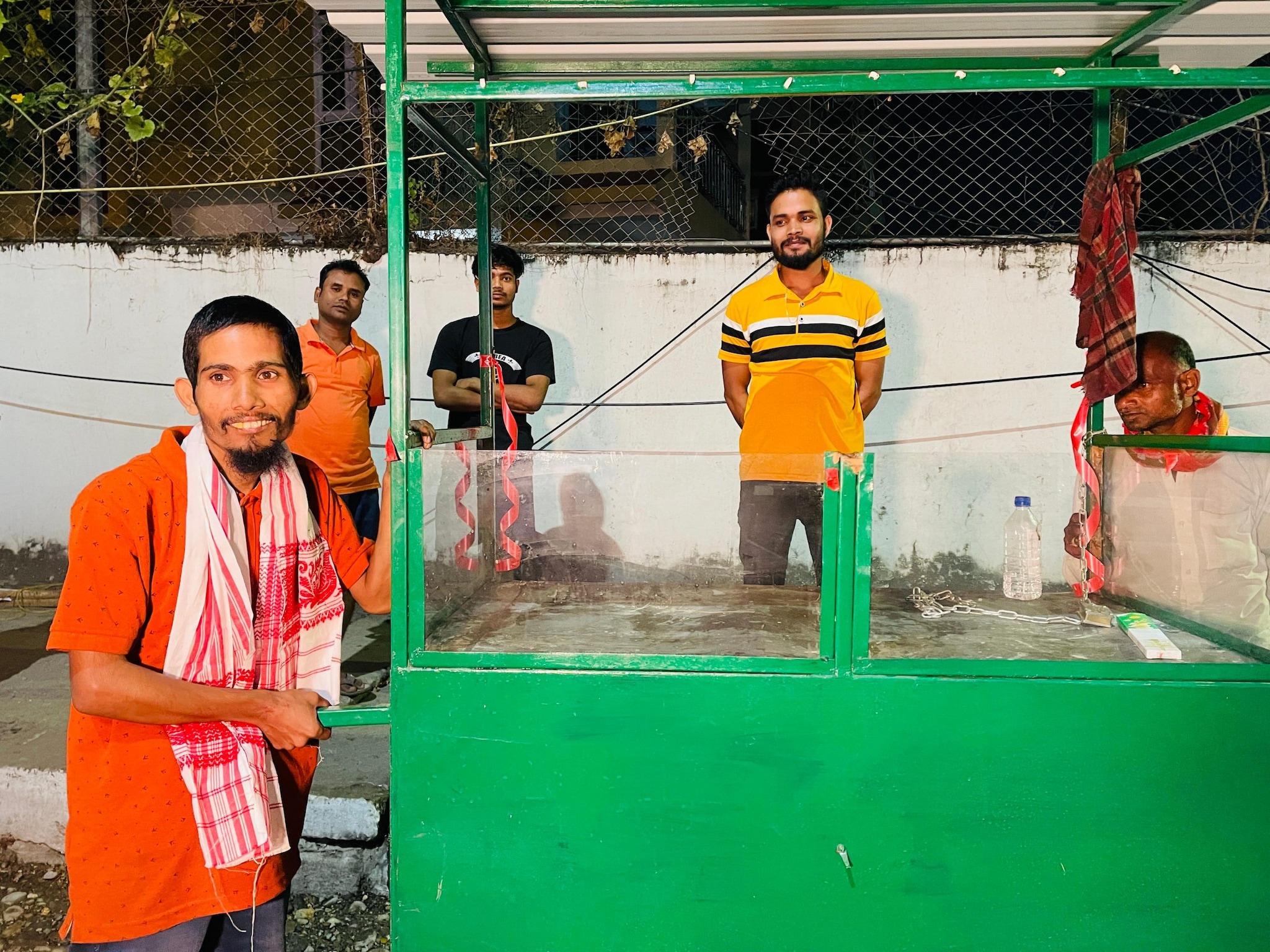 Sukur Ali Tea Stall : ৰাজনীতিৰ পিছত এইবাৰ ব্যৱসায়ত নামিল শুকুৰ আলী, গুৱাহাটীত শুকুৰৰ দোকান, কি ...