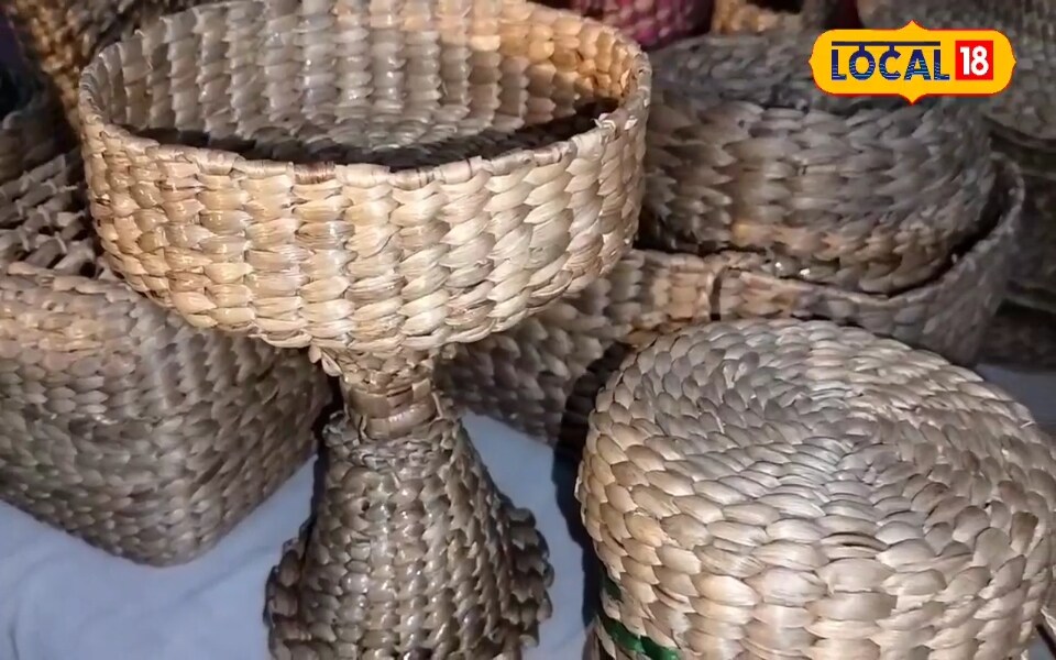 Water Hyacinth Craft: পানী-মেটেকাৰে বিভিন্ন সামগ্ৰী প্ৰস্তুত কৰি ...