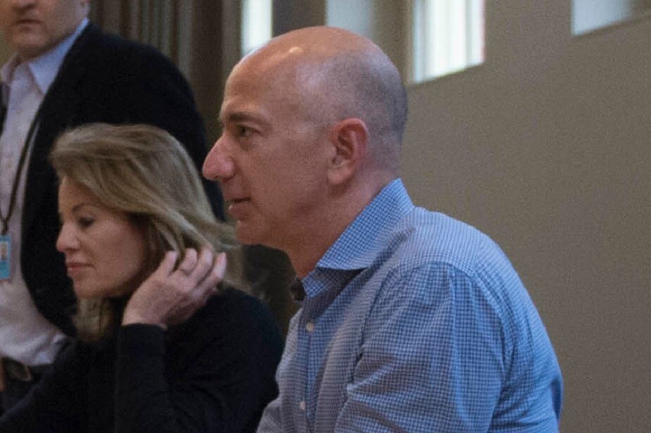 Why in every Amazon Meeting has always One Empty Chair/अमेजन की मीटिंग ...