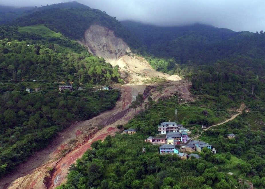 DC visits Kotropi, takes stock of situations | mandi - News in Hindi - हिंदी न्यूज़, समाचार ...