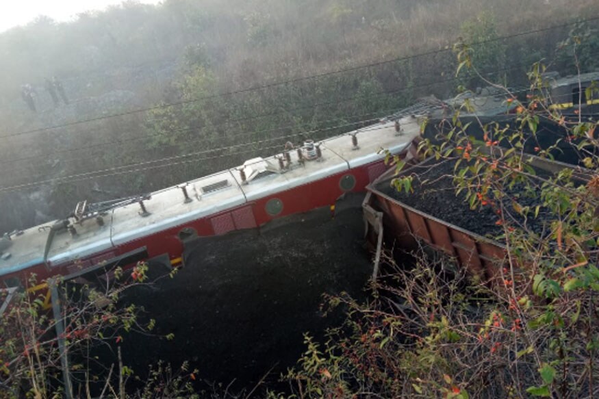 धनबाद रेलमंडल में खलारी स्टेशन के पास मालगाड़ी हुई बेपटरी, परिचालन ...