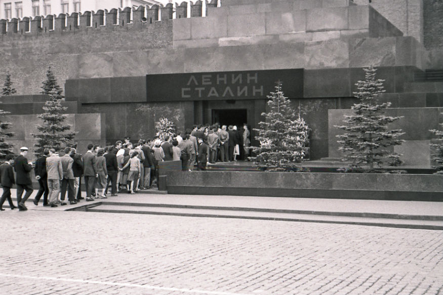 Know about last rites of parsi religion where vulture eats dead body on ...