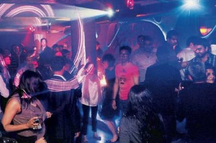 क्या होती हैं रेव पार्टी, बड़े घरों के युवाओं में क्यों बढ़ रही है इसकी ...