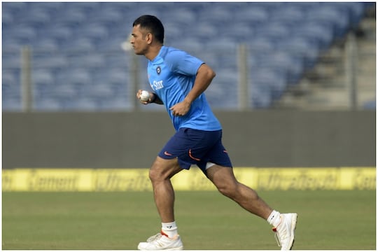 एम एस धोनी की इस फोटो ने सोशल मीडिया में मचाया धमाल, फैंस हुए 'दीवाने ...