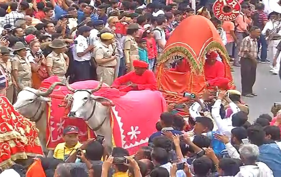Teej Mata ride started from Tripolia Gate of the city शहर के त्रिपोलिया ...