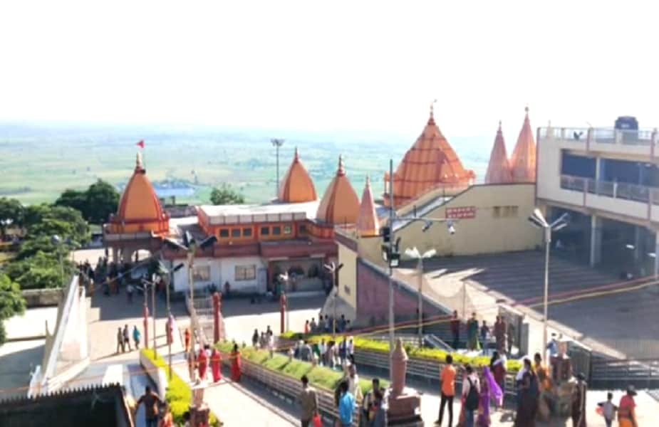 सलकनपुर: 400 साल पुराने इस मंदिर में जोत स्वरूप में भी होती है देवी की ...