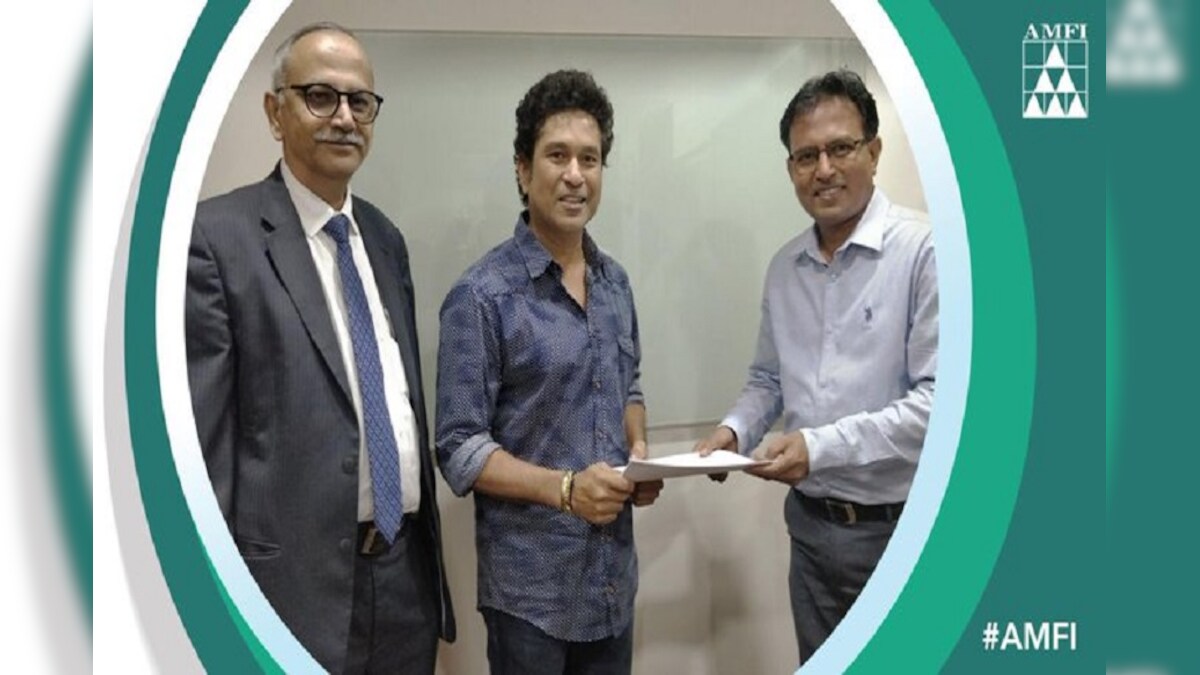 AMFI की 'म्यूचुअल फंड्स सही है' अभियान से जुड़े सचिन, धोनी - News18 हिंदी