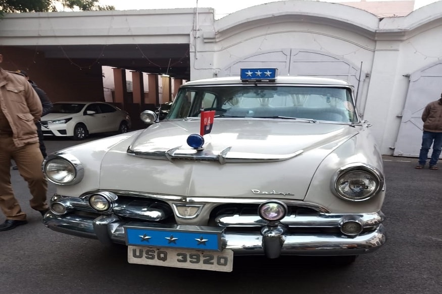 तस्वीरों में देखिए रिटायर होने पर किस खास कार से घर जाते हैं उत्तर ...