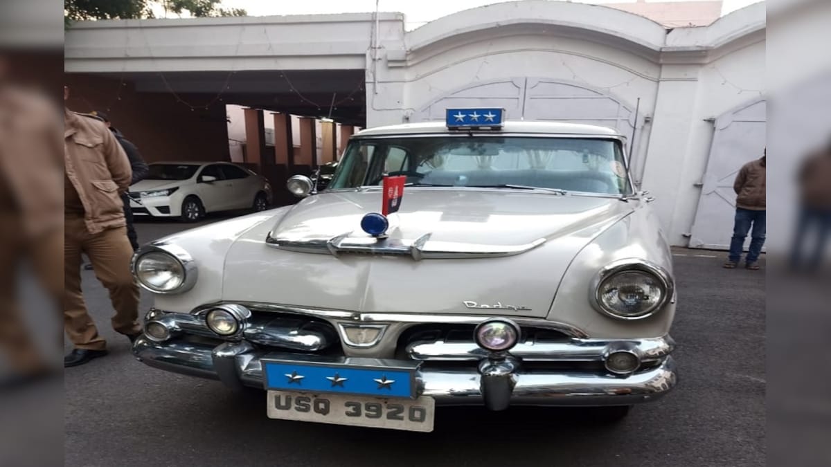 तस्वीरों में देखिए रिटायर होने पर किस खास कार से घर जाते हैं उत्तर ...