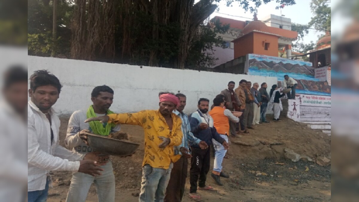 पेड़ों के 300 बरस पुराने ग्रेट ग्रैंड फादर्स पीपल और बरगद को बचा लिया ...