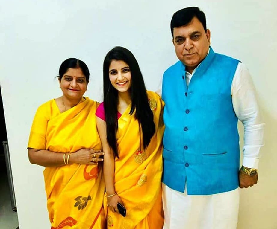 हिमाचल के बिलासपुर की बेटी रश्मि चंदेल बनी सिविल जज, झारखंड में देंगी ...