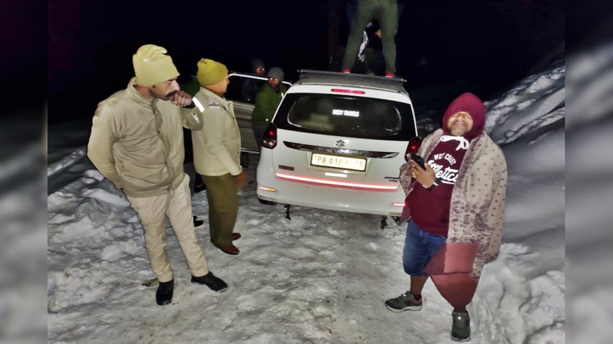 Tourist stuck in Snow in Shimla police trace them with the help of ...