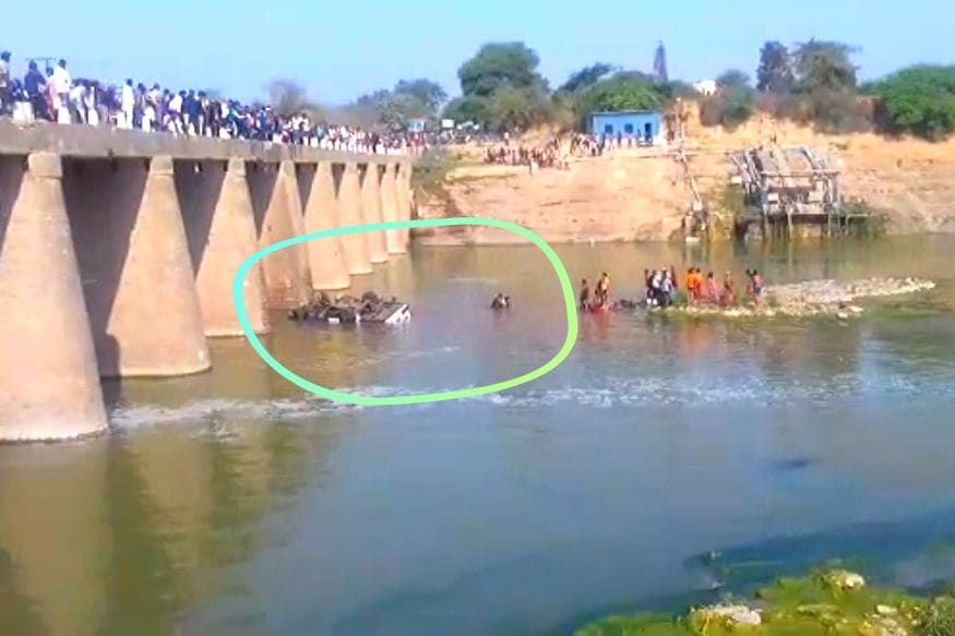 बूंदी (bundi) जिले में एक बस मेज नदी (mej river) में जा गिरी. लाखेरी ...