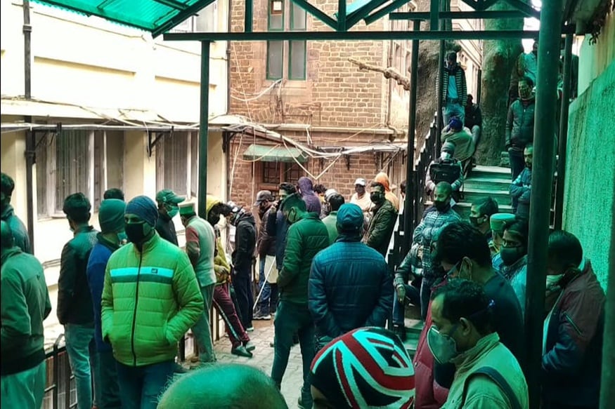 no social distancing in shimla dc office as people coming for passes hpvk