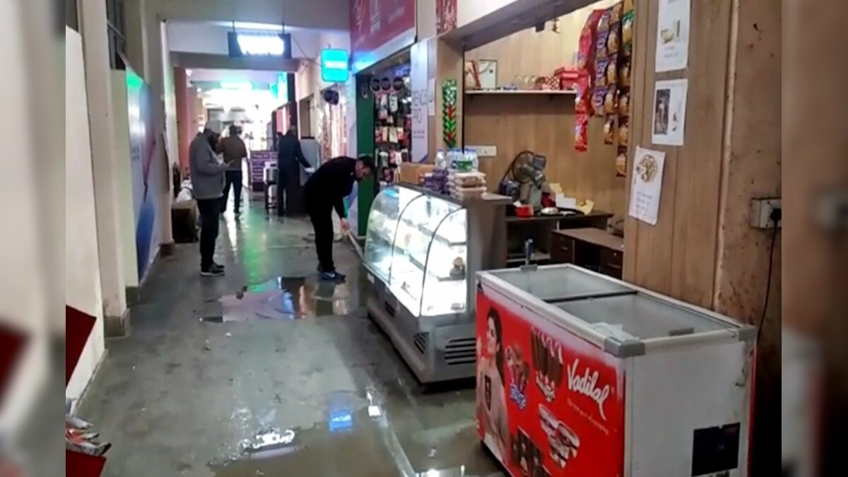 rain and over flow water enters in mandi bus stand shop hpvk