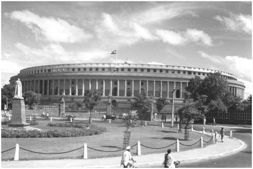 आज ही के दिन देश में गठित हुई थी पहली लोकसभा, सबसे पहले पास हुआ भूमि ...