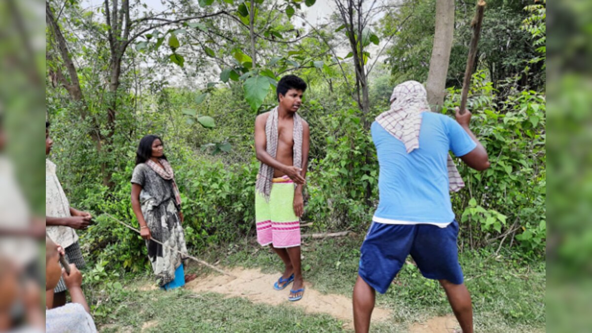 रंगीन मिजाज युवक की जमकर पिटाई, झाड़ियों में छिपकर महिलाओं को नहाते हुए ...