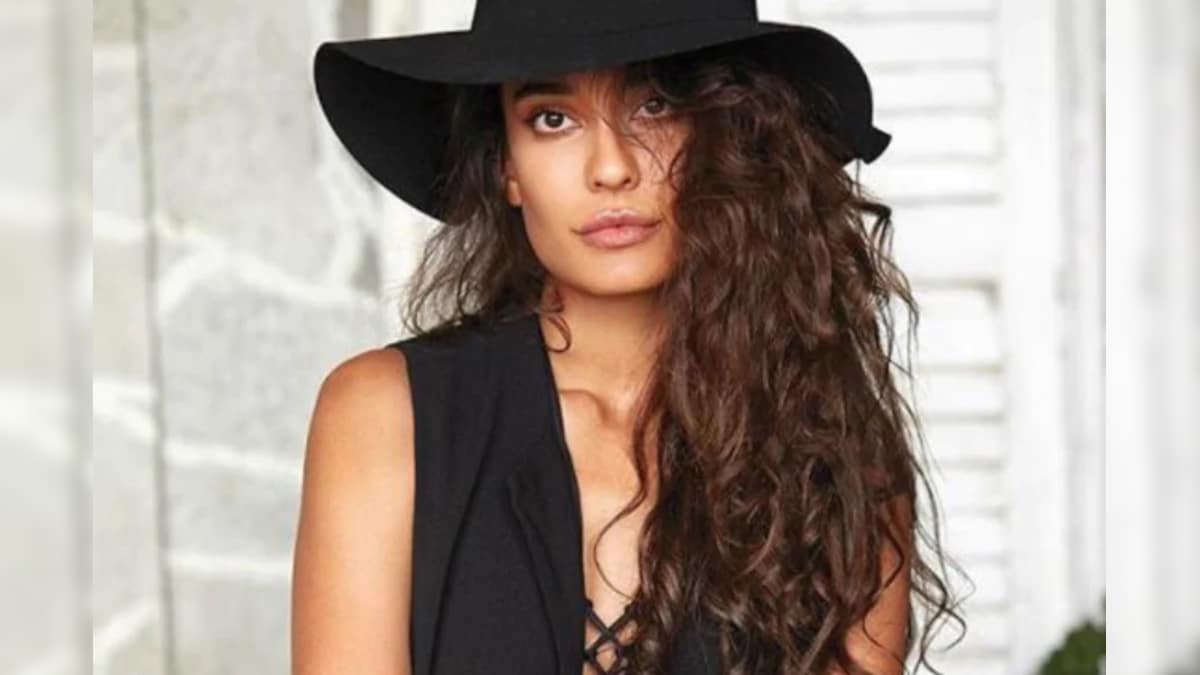 birthday special lisa haydon keeps herself fit at the age of 34 know ...