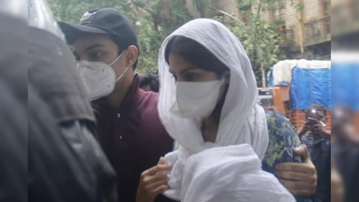 SSR Death Case: बेटे शोविक की गिरफ्तारी पर रिया के पिता इंद्रजीत ...