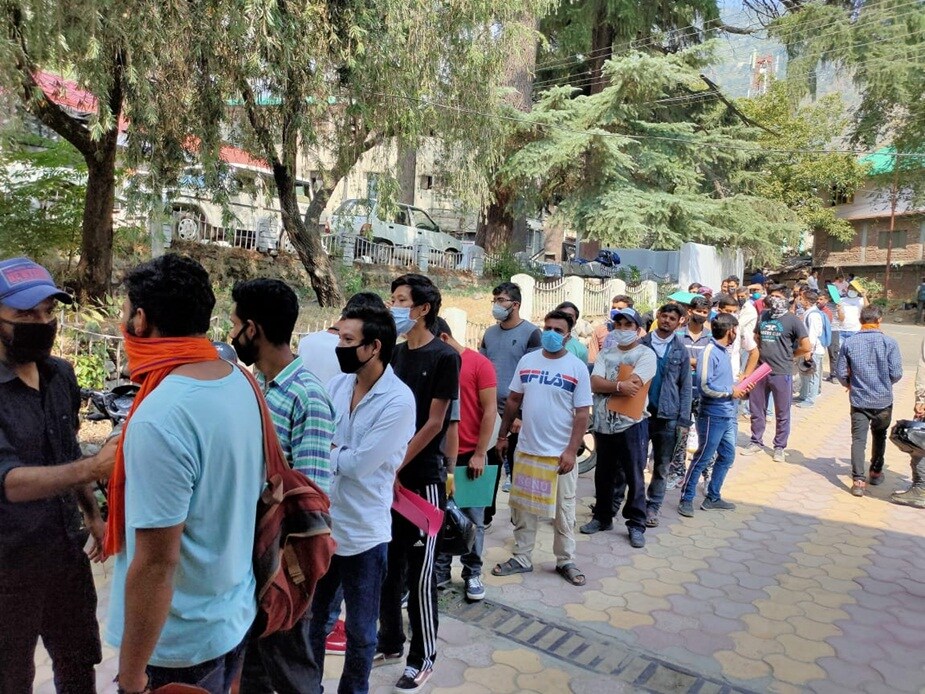 Driving Test in Kullu huge line seen at sdm hpvk