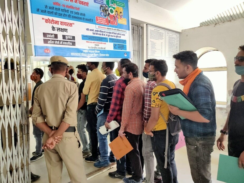 Driving Test in Kullu huge line seen at sdm hpvk– News18 Hindi