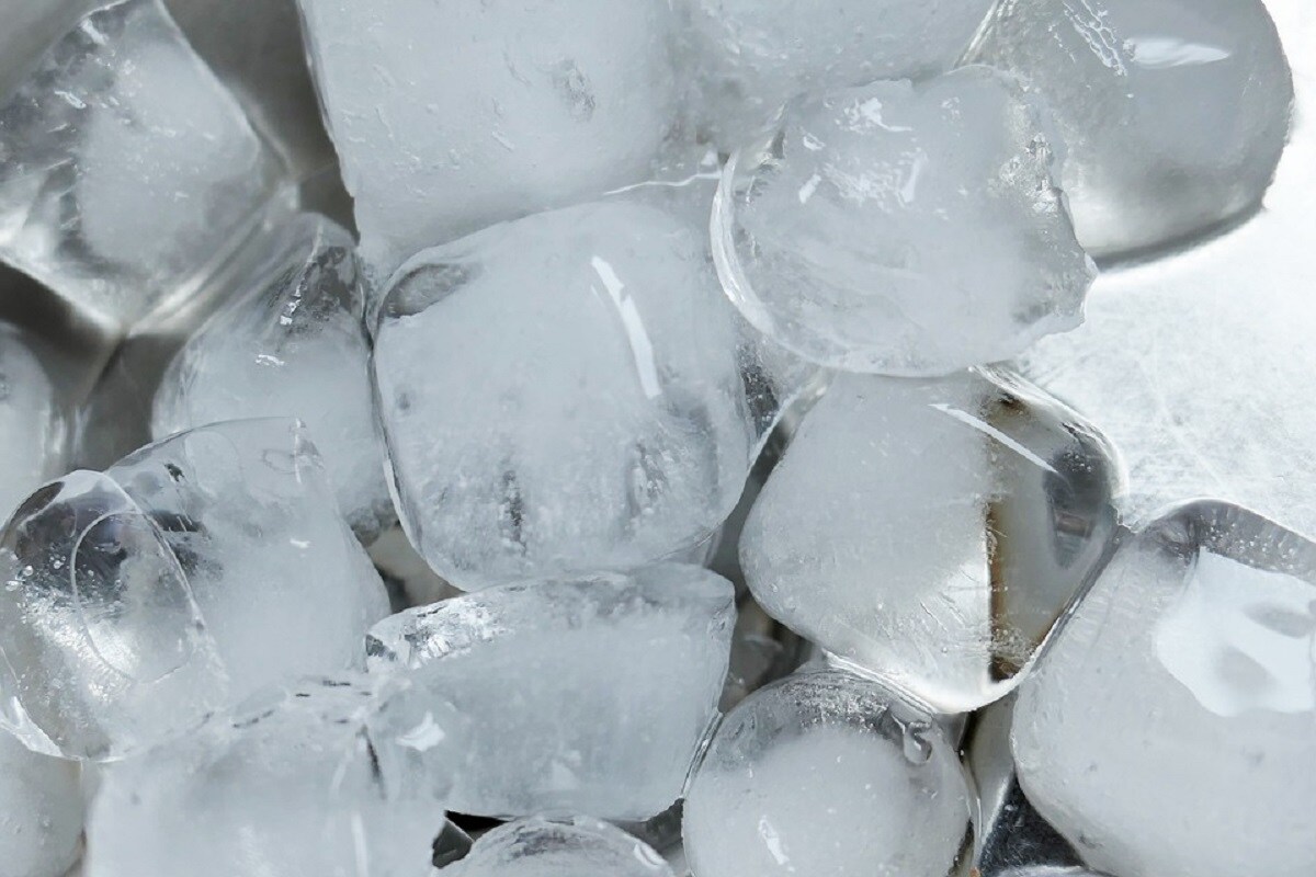 पानी में क्यों तैरती है बर्फ और क्यों अनोखा है यह सवाल | Why does Ice ...