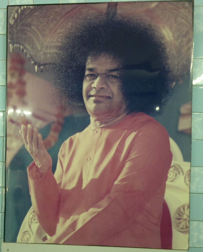 जन्मदिन: बिच्छू का जहर उतरने के बाद सत्य साईं ने खुद को घोषित कर दिया ...