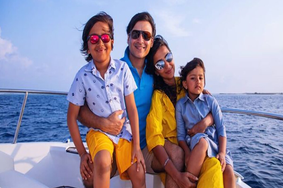 जॉन अब्राहम से लेकर इमरान हाशमी तक, बॉलीवुड की चकाचौंध से दूर हैं इन ...