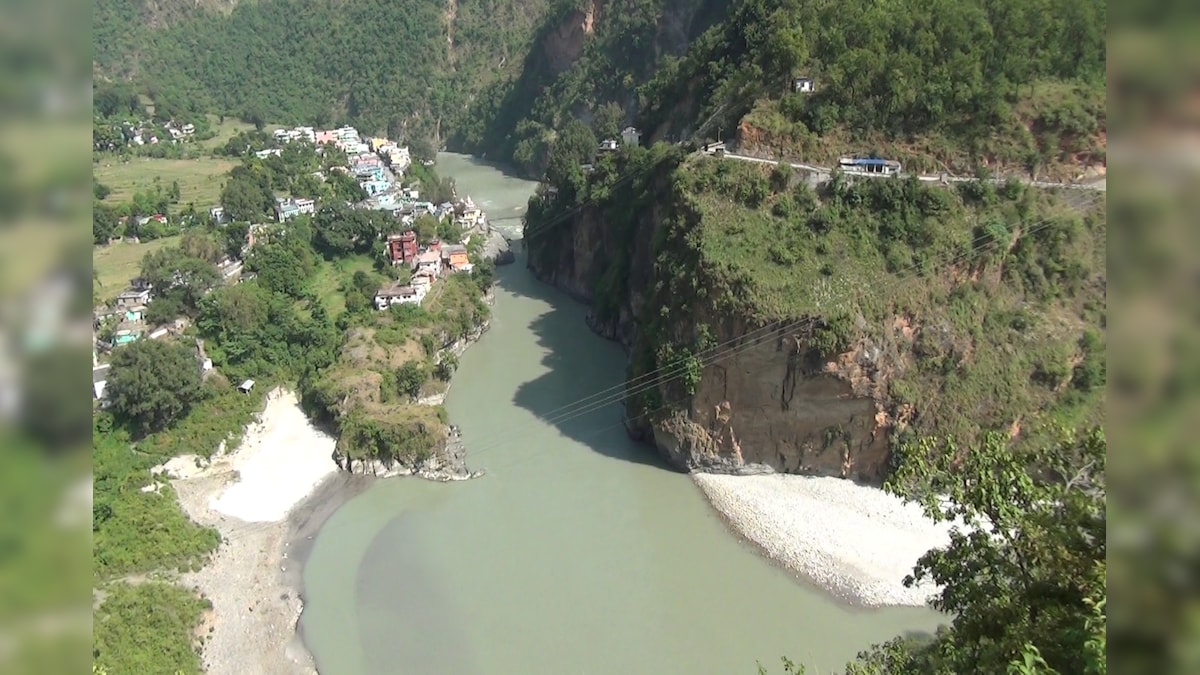 नेपाल को जोड़ने वाला झूलाघाट इंटनेशनल पुल खुलने से व्यापारी नाराज ...