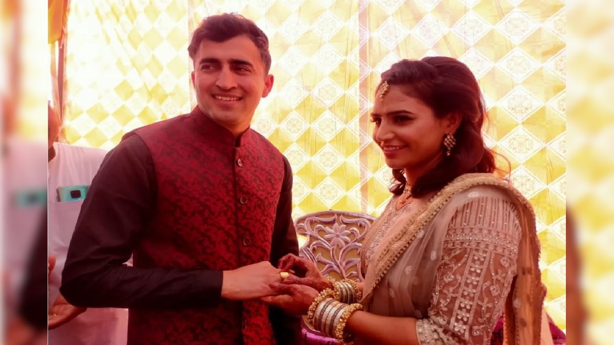 PHOTOS: हॉकी स्टार पूनम मलिक की गांव में हुई रिंग सेरेमनी की रस्‍म, 9 ...