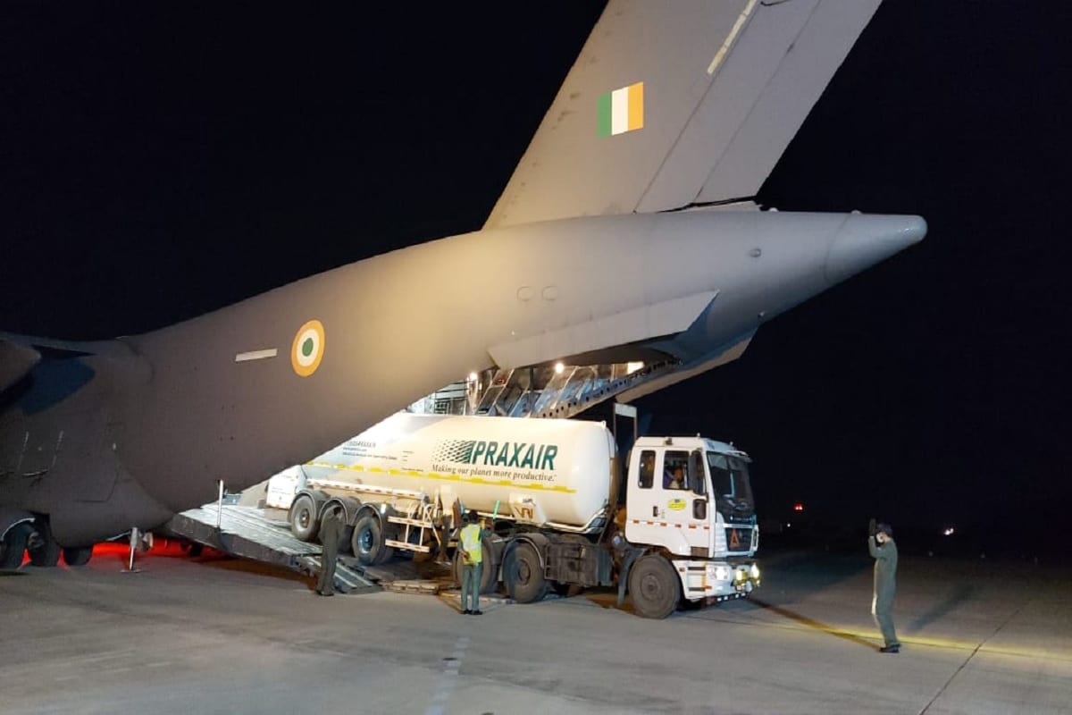 IAF C17 aircraft Airlift 10 cryogenic oxygen containers from Dubai ...