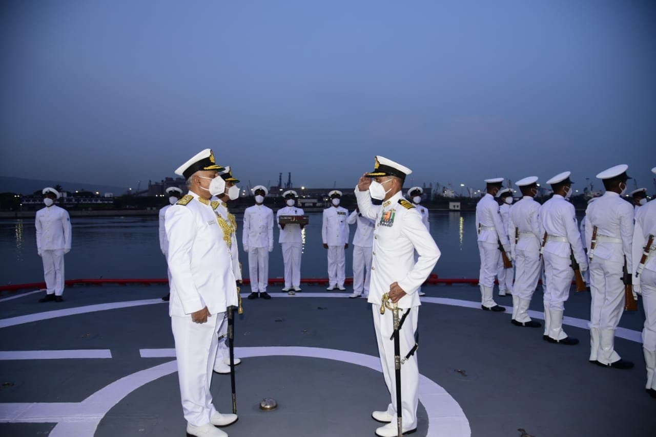 PHOTOS: INS राजपूत को 41 साल की सेवा के बाद नौसेना से दी गई विदाई | INS ...