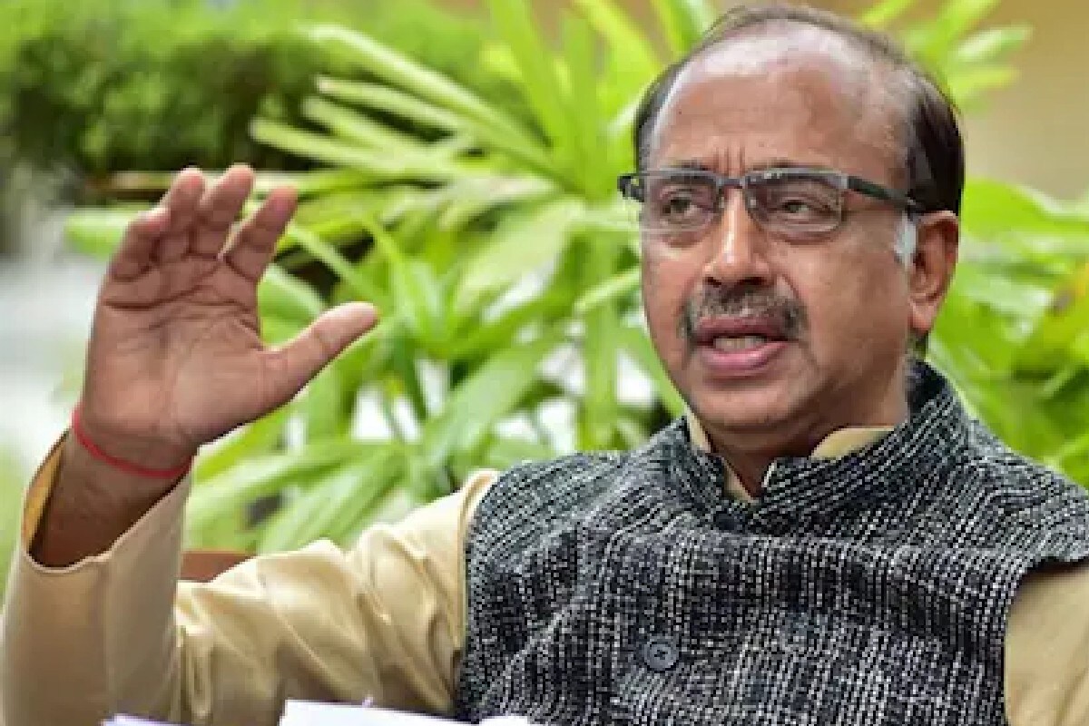 पूर्व केंद्रीय मंत्री विजय गोयल ने होर्डिंग को लेकर दिल्ली सरकार पर ...