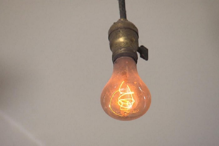 Thomas alva edison patented his filament bulb on 27 january 1880 and ...