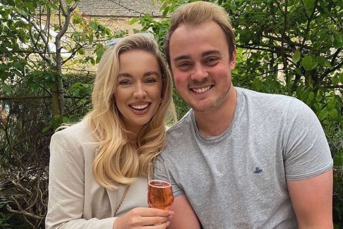 पुराने और बोरिंग घर की कीमत लग रही है करोड़ों में !Couple ने यहां घुसते ...